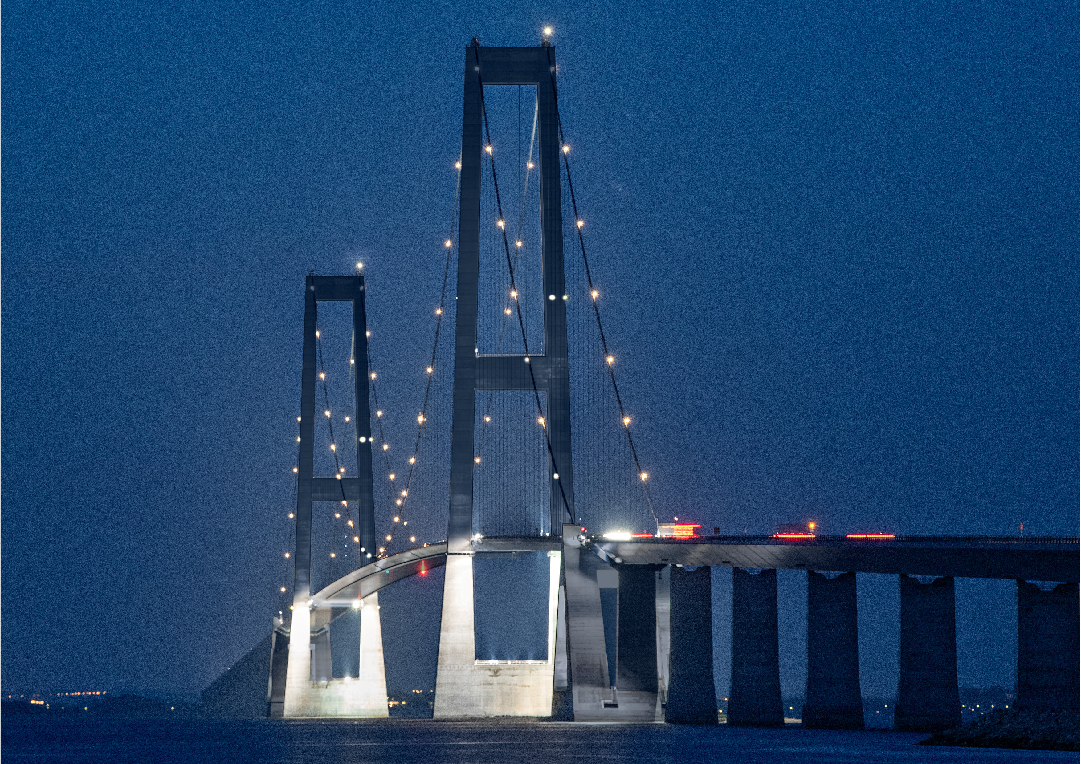 Storebælt Bridge turns down the lights at night